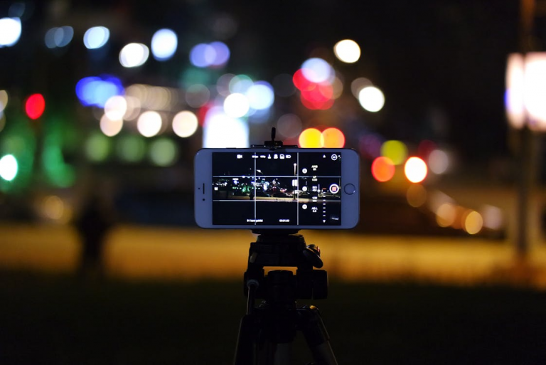 14 Phone Photography Pro Tips for Beginners (Android & iPhone)