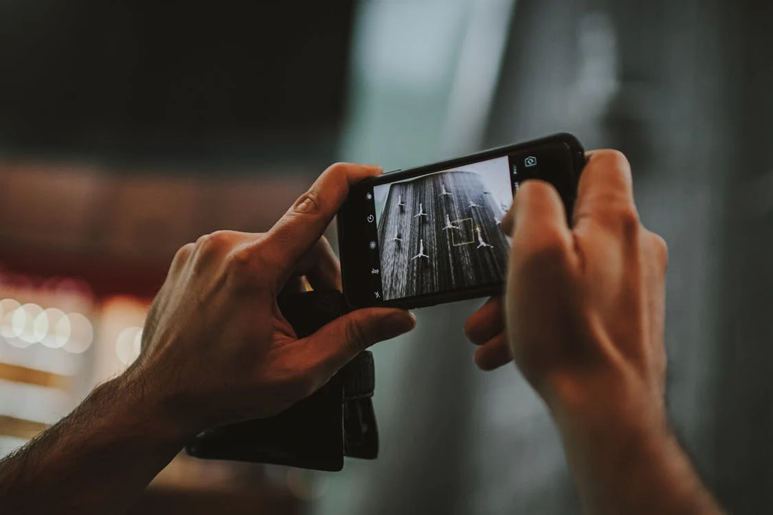 14 Phone Photography Pro Tips for Beginners (Android & iPhone)